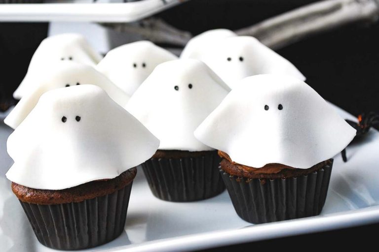 Easy Fondant Ghost Cupcakes- Amee's Savory Dish