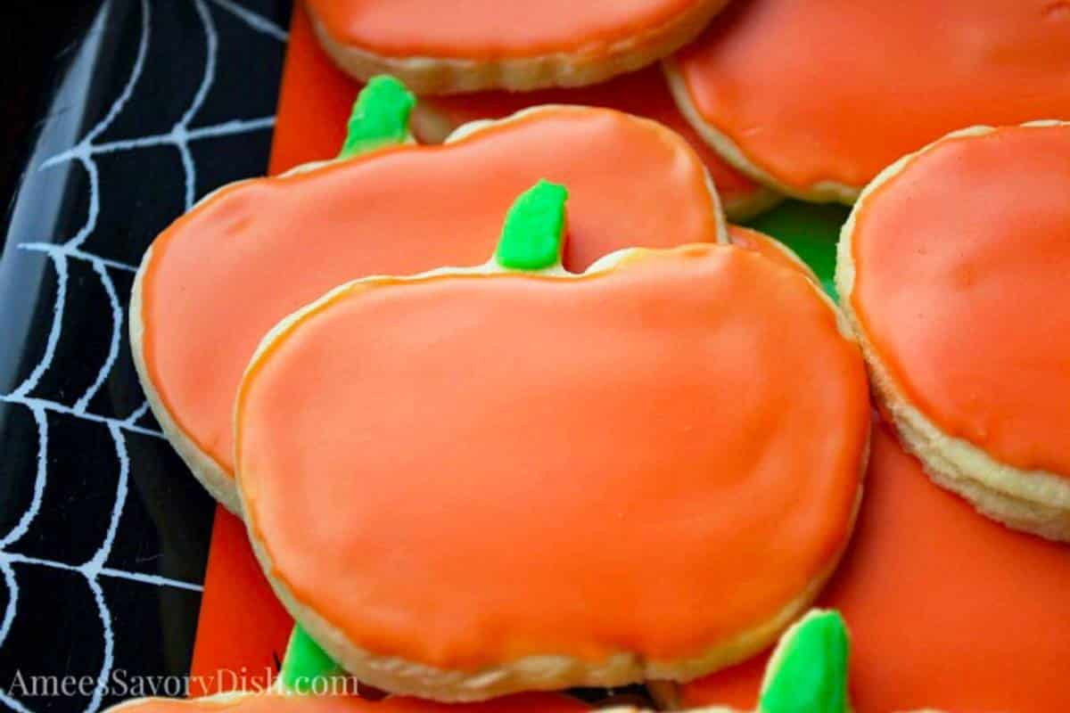 Easy Royal Icing Pumpkin Cookies