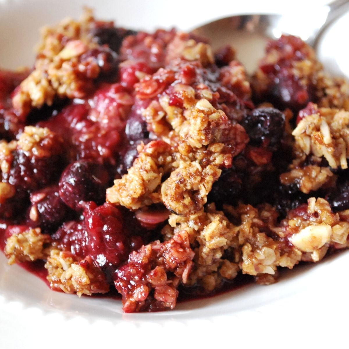 Super Easy Berry Crumble Recipe - Amee's Savory Dish