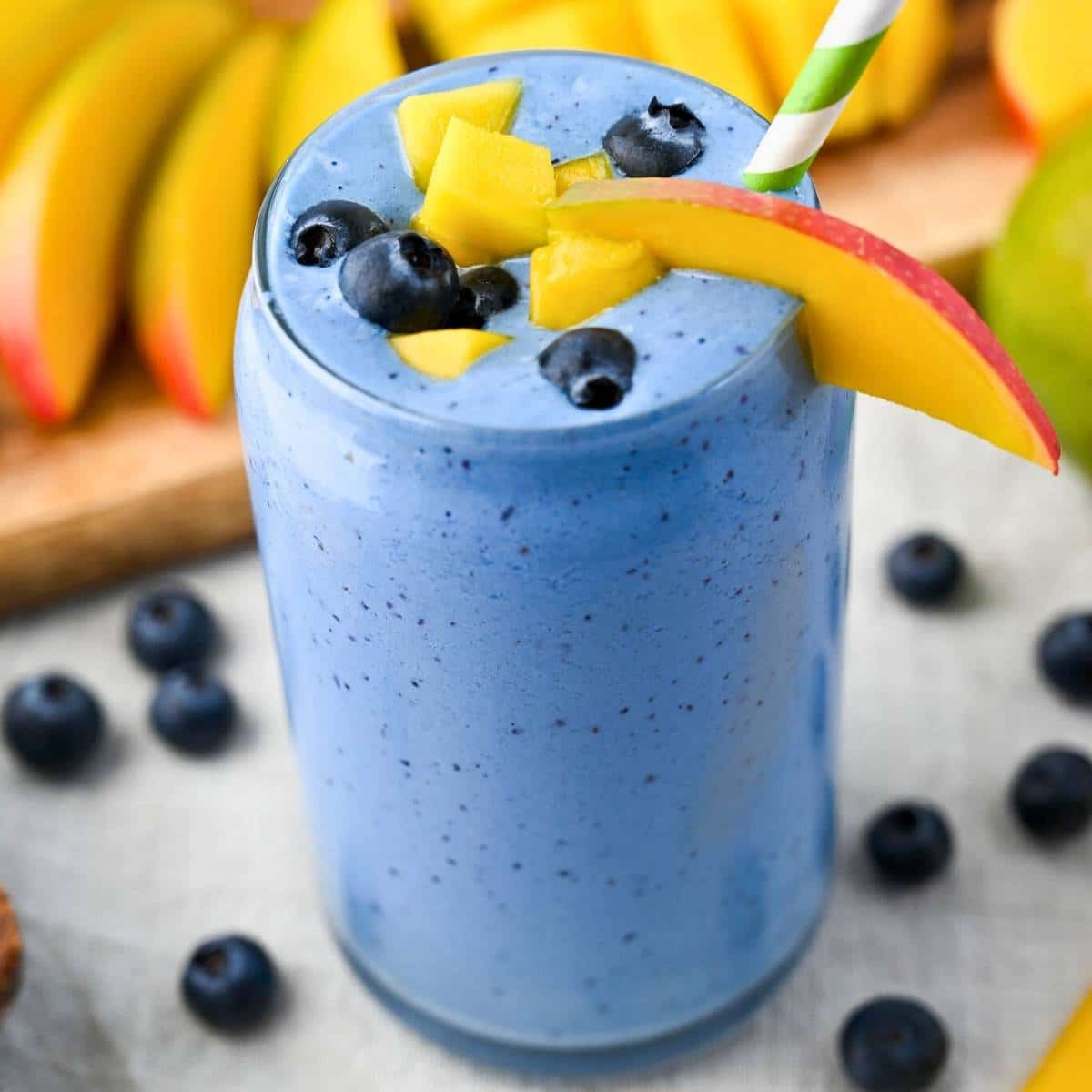 Blueberry Mango Spirulina Smoothie