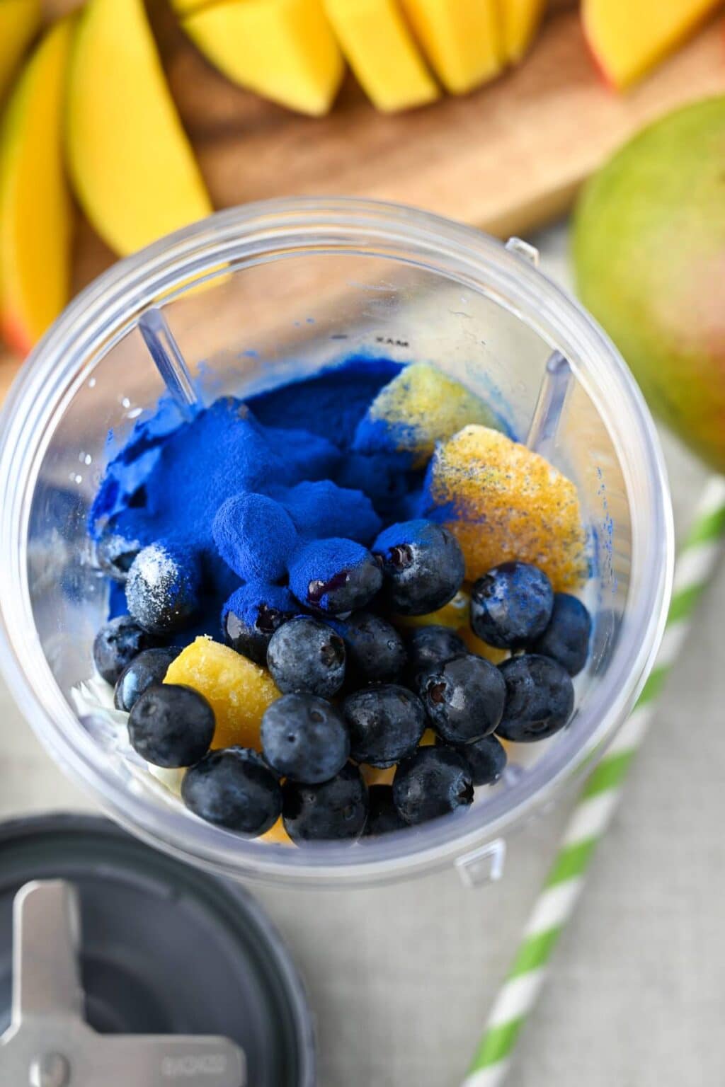 Blueberry Mango Spirulina Smoothie