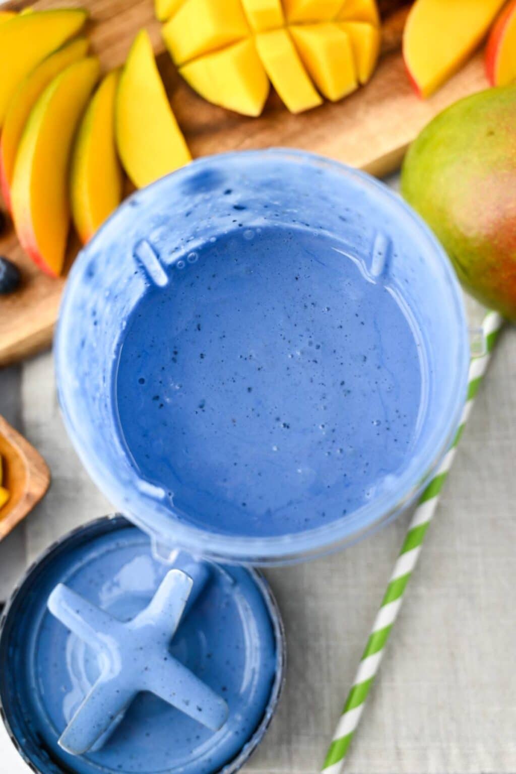 Blueberry Mango Spirulina Smoothie