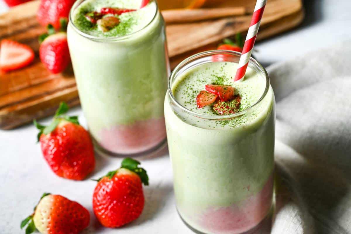 Matcha Strawberry Smoothie - Amee's Savory Dish